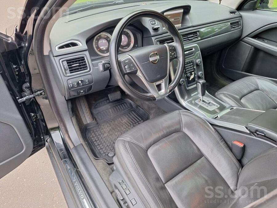 Black Volvo XC70 2012 in Riga, with an engine capacity of 3.20 L and mileage of 341 thousand km for 4500 €, photo 6 on AUTOMOTO.COM.LV