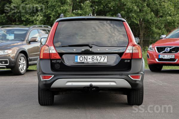 Black Volvo XC70 2012 in Jelgava, with an engine capacity of 2.00 L and mileage of 0 thousand km for 9850 €, photo 5 on AUTOMOTO.COM.LV