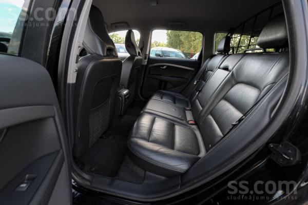 Black Volvo XC70 2012 in Jelgava, with an engine capacity of 2.00 L and mileage of 0 thousand km for 9850 €, photo 9 on AUTOMOTO.COM.LV