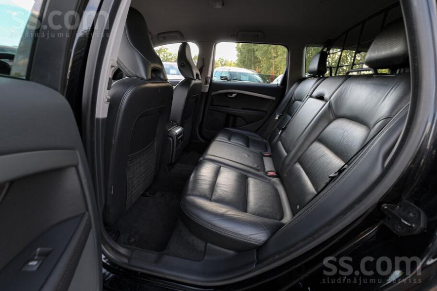 Melns Volvo XC70 2012 Jelgava, ar dzinēja tilpumu 2.00 L un nobraukumu 0 tūkst. km par 9850 €, foto 10 vietnē AUTOMOTO.COM.LV