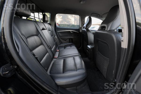 Black Volvo XC70 2012 in Jelgava, with an engine capacity of 2.00 L and mileage of 0 thousand km for 9850 €, photo 10 on AUTOMOTO.COM.LV