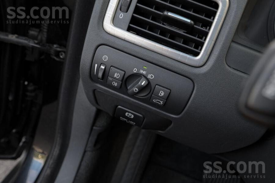 Melns Volvo XC70 2012 Jelgava, ar dzinēja tilpumu 2.00 L un nobraukumu 0 tūkst. km par 9850 €, foto 23 vietnē AUTOMOTO.COM.LV