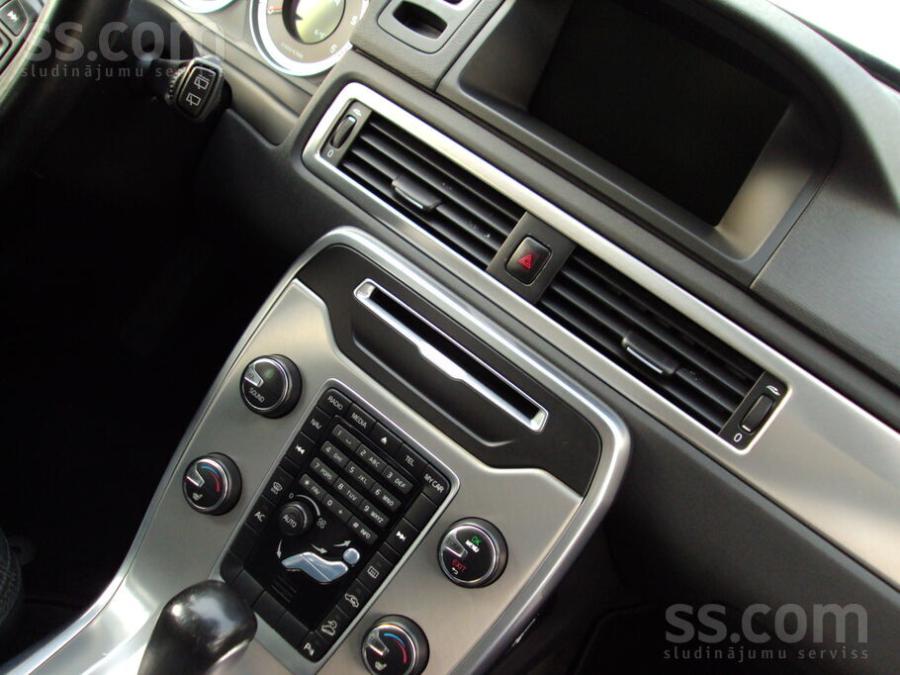 Melns Volvo XC70 2012 Rīga, ar dzinēja tilpumu 2.40 L un nobraukumu 244 tūkst. km par 9700 €, foto 7 vietnē AUTOMOTO.COM.LV