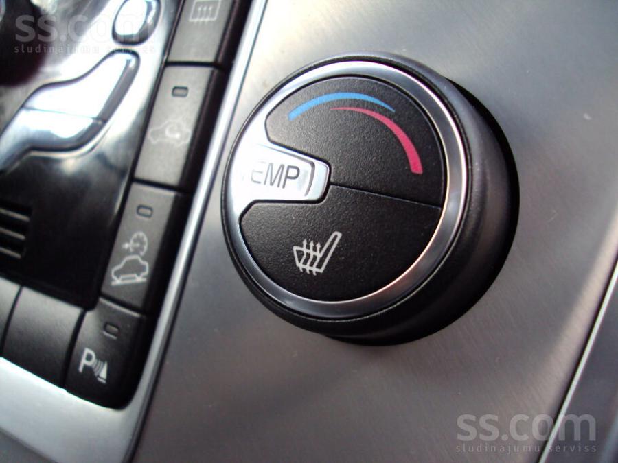 Melns Volvo XC70 2012 Rīga, ar dzinēja tilpumu 2.40 L un nobraukumu 244 tūkst. km par 9700 €, foto 8 vietnē AUTOMOTO.COM.LV