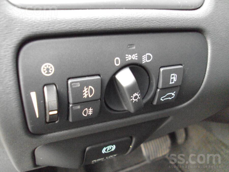 Melns Volvo XC70 2012 Rīga, ar dzinēja tilpumu 2.40 L un nobraukumu 244 tūkst. km par 9700 €, foto 10 vietnē AUTOMOTO.COM.LV