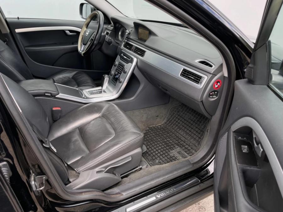 Melns Volvo XC70 2012 Rīga, ar dzinēja tilpumu 2.40 L un nobraukumu 399 tūkst. km par 9250 €, foto 7 vietnē AUTOMOTO.COM.LV