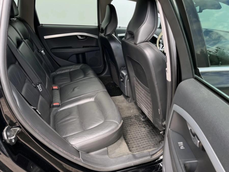 Melns Volvo XC70 2012 Rīga, ar dzinēja tilpumu 2.40 L un nobraukumu 399 tūkst. km par 9250 €, foto 8 vietnē AUTOMOTO.COM.LV