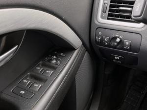 Melns Volvo XC70 2012 Rīga, ar dzinēja tilpumu 2.40 L un nobraukumu 399 tūkst. km par 9250 €, foto 14 vietnē AUTOMOTO.COM.LV