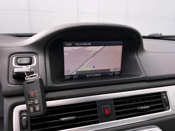 Black Volvo XC70 2012 in Riga, with an engine capacity of 2.40 L and mileage of 399 thousand km for 9250 €, photo 8 on AUTOMOTO.COM.LV