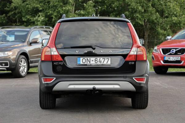 Melns Volvo XC70 2012 Jelgava, ar dzinēja tilpumu 2.00 L un nobraukumu 306 tūkst. km par 9850 €, foto 5 vietnē AUTOMOTO.COM.LV