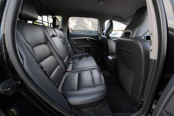 Melns Volvo XC70 2012 Jelgava, ar dzinēja tilpumu 2.00 L un nobraukumu 306 tūkst. km par 9850 €, foto 10 vietnē AUTOMOTO.COM.LV