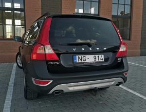 Black Volvo XC70 2012 in Riga, with an engine capacity of 2.40 L and mileage of 400 thousand km for 9390 €, photo 3 on AUTOMOTO.COM.LV