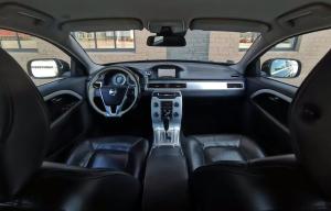 Black Volvo XC70 2012 in Riga, with an engine capacity of 2.40 L and mileage of 400 thousand km for 9390 €, photo 8 on AUTOMOTO.COM.LV