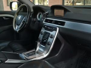 Black Volvo XC70 2012 in Riga, with an engine capacity of 2.40 L and mileage of 400 thousand km for 9390 €, photo 12 on AUTOMOTO.COM.LV