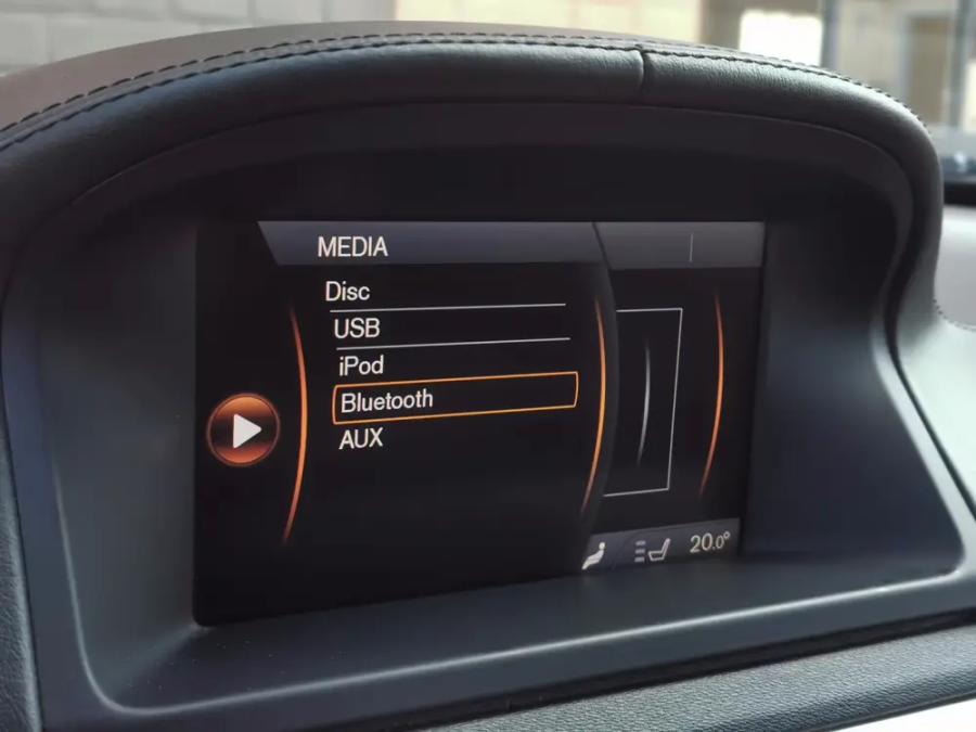 Black Volvo XC70 2012 in Riga, with an engine capacity of 2.40 L and mileage of 400 thousand km for 9390 €, photo 16 on AUTOMOTO.COM.LV