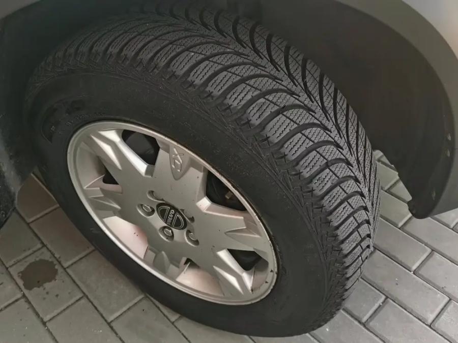 Black Volvo XC70 2012 in Riga, with an engine capacity of 2.40 L and mileage of 400 thousand km for 9390 €, photo 20 on AUTOMOTO.COM.LV