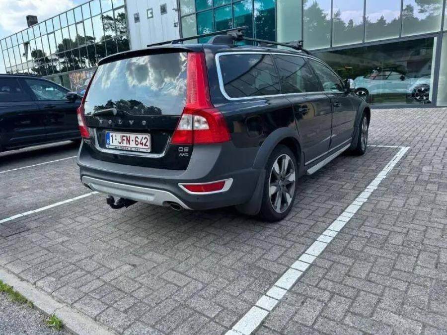 Black Volvo XC70 2012 in Riga, with an engine capacity of 2.40 L and mileage of 255 thousand km for 11995 €, photo 4 on AUTOMOTO.COM.LV