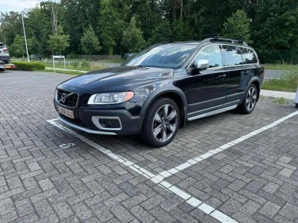Black Volvo XC70 2012 in Riga, with an engine capacity of 2.40 L and mileage of 255 thousand km for 11995 €, photo 4 on AUTOMOTO.COM.LV