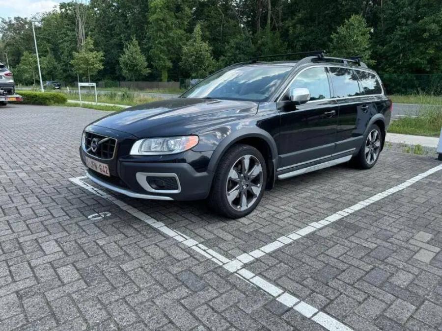 Black Volvo XC70 2012 in Riga, with an engine capacity of 2.40 L and mileage of 255 thousand km for 11995 €, photo 5 on AUTOMOTO.COM.LV