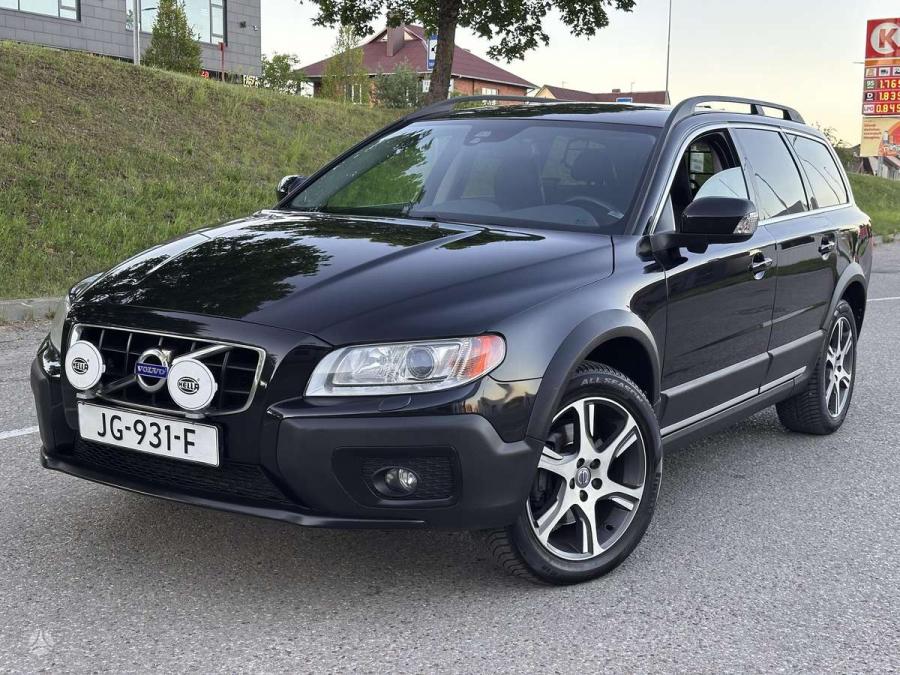 Black Volvo XC70 2012 in Jonava, with an engine capacity of 2.40 L and mileage of 333 thousand km for 11500 €, photo 1 on AUTOMOTO.COM.LV