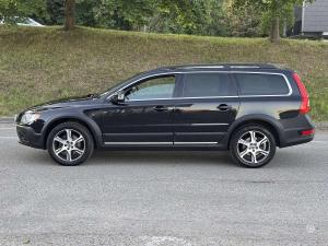 Black Volvo XC70 2012 in Jonava, with an engine capacity of 2.40 L and mileage of 333 thousand km for 11500 €, photo 6 on AUTOMOTO.COM.LV