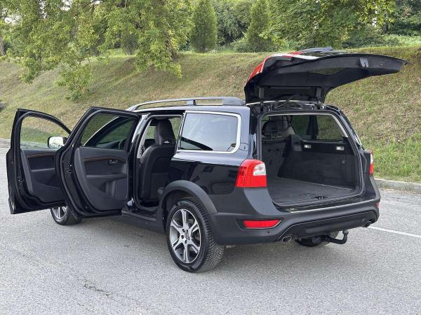Melns Volvo XC70 2012 Jonava, ar dzinēja tilpumu 2.40 L un nobraukumu 333 tūkst. km par 11500 €, foto 8 vietnē AUTOMOTO.COM.LV