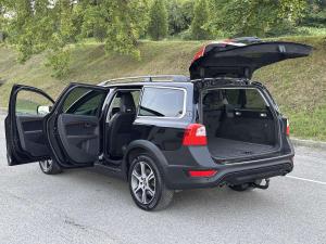 Black Volvo XC70 2012 in Jonava, with an engine capacity of 2.40 L and mileage of 333 thousand km for 11500 €, photo 9 on AUTOMOTO.COM.LV