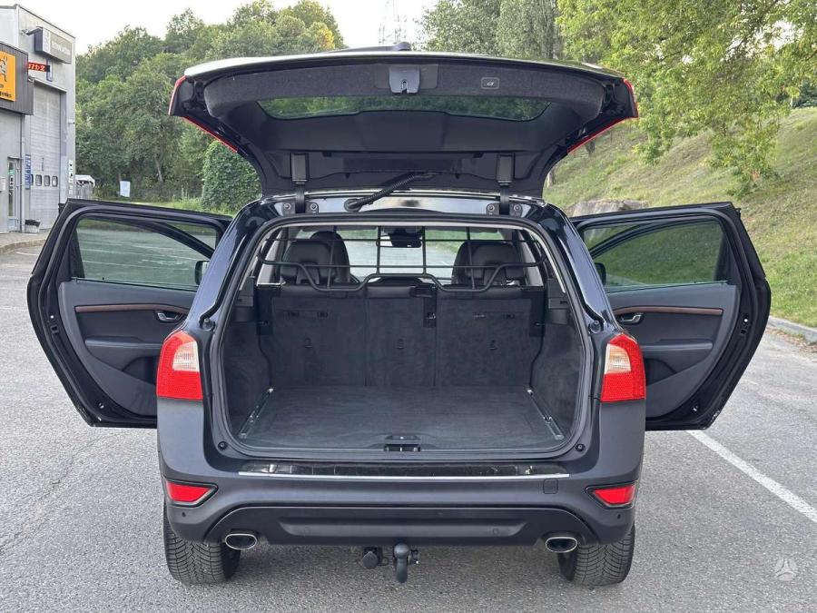 Black Volvo XC70 2012 in Jonava, with an engine capacity of 2.40 L and mileage of 333 thousand km for 11500 €, photo 10 on AUTOMOTO.COM.LV