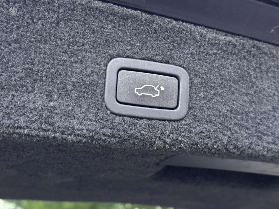 Black Volvo XC70 2012 in Jonava, with an engine capacity of 2.40 L and mileage of 333 thousand km for 11500 €, photo 11 on AUTOMOTO.COM.LV