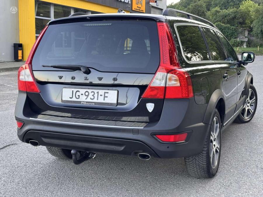 Black Volvo XC70 2012 in Jonava, with an engine capacity of 2.40 L and mileage of 333 thousand km for 11500 €, photo 12 on AUTOMOTO.COM.LV