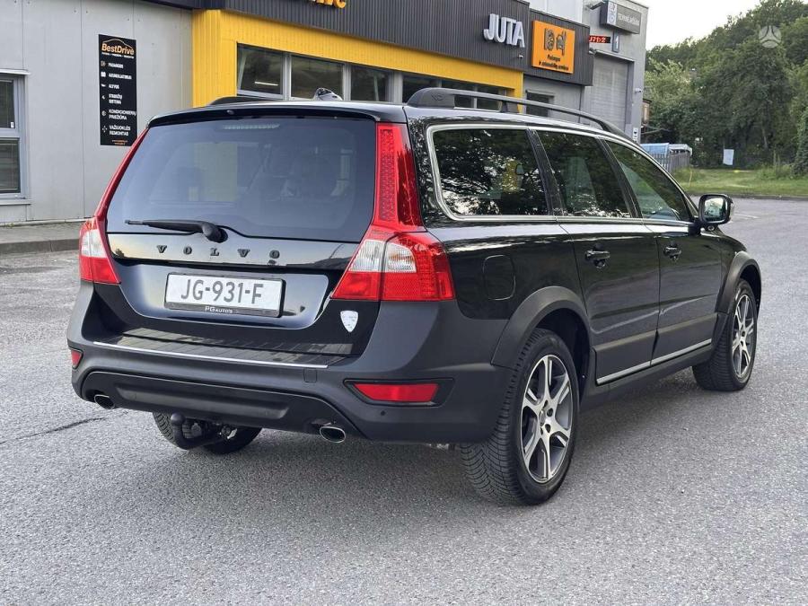 Black Volvo XC70 2012 in Jonava, with an engine capacity of 2.40 L and mileage of 333 thousand km for 11500 €, photo 13 on AUTOMOTO.COM.LV