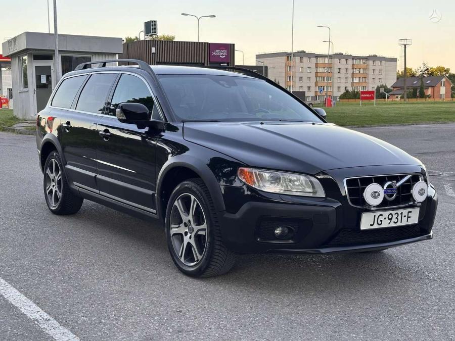 Black Volvo XC70 2012 in Jonava, with an engine capacity of 2.40 L and mileage of 333 thousand km for 11500 €, photo 15 on AUTOMOTO.COM.LV