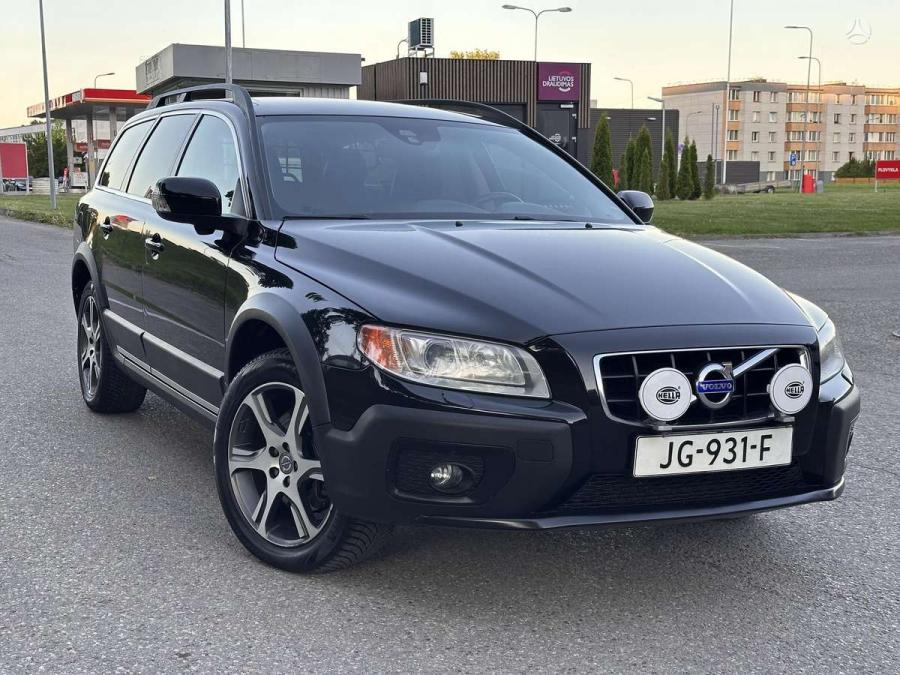 Black Volvo XC70 2012 in Jonava, with an engine capacity of 2.40 L and mileage of 333 thousand km for 11500 €, photo 16 on AUTOMOTO.COM.LV