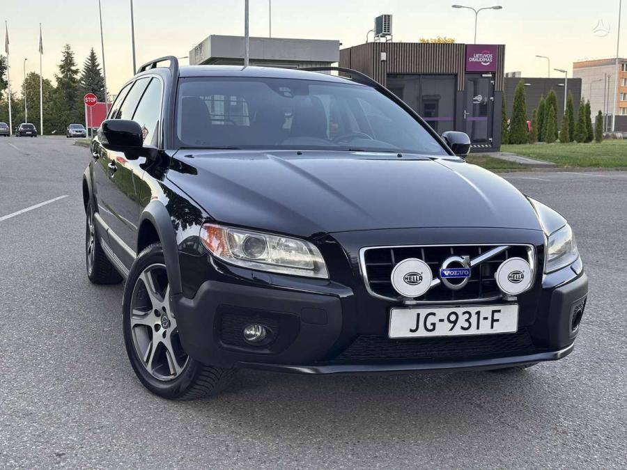 Black Volvo XC70 2012 in Jonava, with an engine capacity of 2.40 L and mileage of 333 thousand km for 11500 €, photo 17 on AUTOMOTO.COM.LV