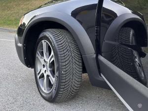 Black Volvo XC70 2012 in Jonava, with an engine capacity of 2.40 L and mileage of 333 thousand km for 11500 €, photo 19 on AUTOMOTO.COM.LV