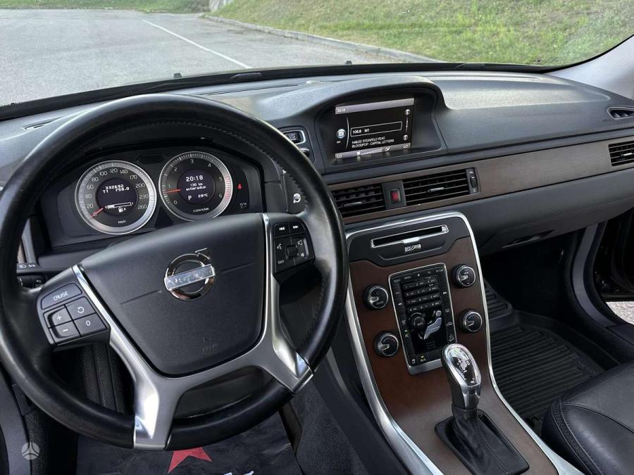 Black Volvo XC70 2012 in Jonava, with an engine capacity of 2.40 L and mileage of 333 thousand km for 11500 €, photo 27 on AUTOMOTO.COM.LV