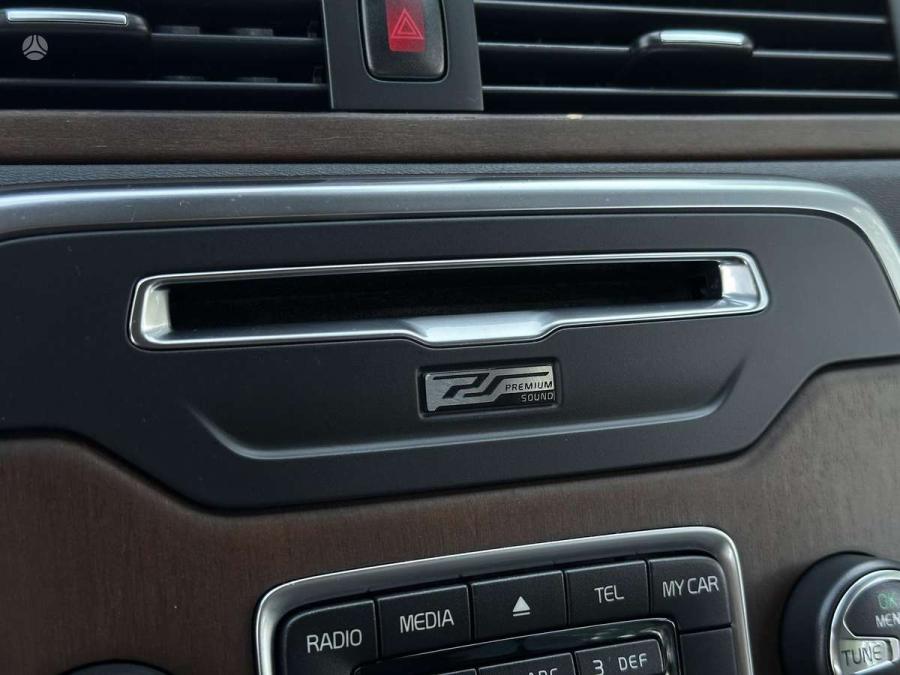 Black Volvo XC70 2012 in Jonava, with an engine capacity of 2.40 L and mileage of 333 thousand km for 11500 €, photo 28 on AUTOMOTO.COM.LV