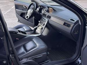 Black Volvo XC70 2012 in Jonava, with an engine capacity of 2.40 L and mileage of 333 thousand km for 11500 €, photo 36 on AUTOMOTO.COM.LV