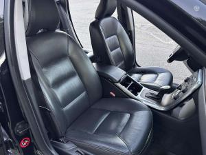 Black Volvo XC70 2012 in Jonava, with an engine capacity of 2.40 L and mileage of 333 thousand km for 11500 €, photo 37 on AUTOMOTO.COM.LV