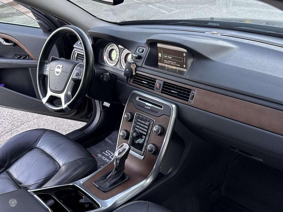 Black Volvo XC70 2012 in Jonava, with an engine capacity of 2.40 L and mileage of 333 thousand km for 11500 €, photo 38 on AUTOMOTO.COM.LV
