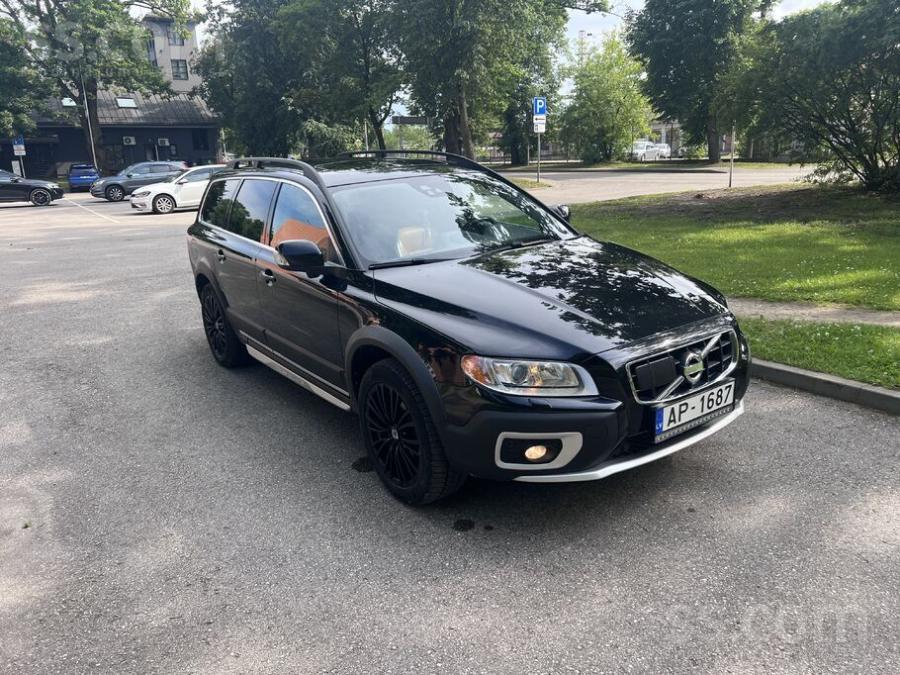 Black Volvo XC70 2012 in Ogre, with an engine capacity of 2.40 L and mileage of 279 thousand km for 10500 €, photo 1 on AUTOMOTO.COM.LV