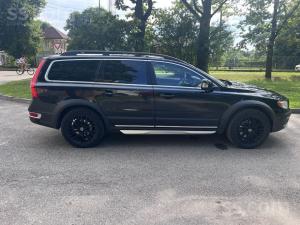Black Volvo XC70 2012 in Ogre, with an engine capacity of 2.40 L and mileage of 279 thousand km for 10500 €, photo 4 on AUTOMOTO.COM.LV