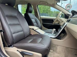 Melns Volvo XC70 2012 Viļņa, ar dzinēja tilpumu 1.98 L un nobraukumu 300 tūkst. km par 8700 €, foto 24 vietnē AUTOMOTO.COM.LV
