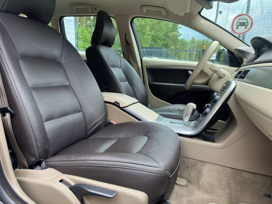 Melns Volvo XC70 2012 Viļņa, ar dzinēja tilpumu 1.98 L un nobraukumu 300 tūkst. km par 8700 €, foto 24 vietnē AUTOMOTO.COM.LV