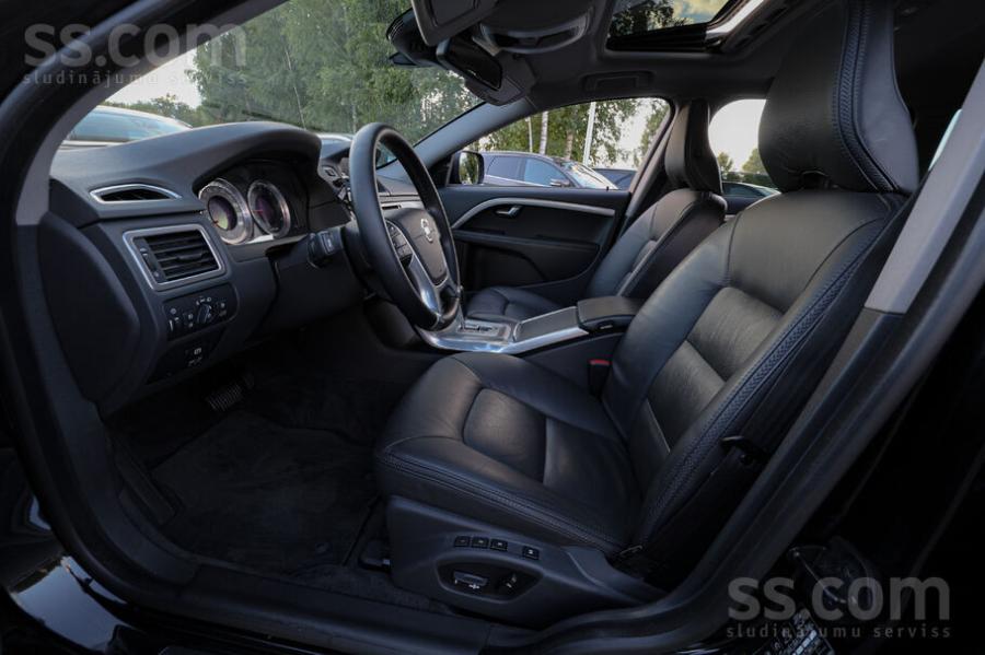 Black Volvo XC70 2012 in Jelgava, with an engine capacity of 2.00 L and mileage of 0 thousand km for 10500 €, photo 8 on AUTOMOTO.COM.LV