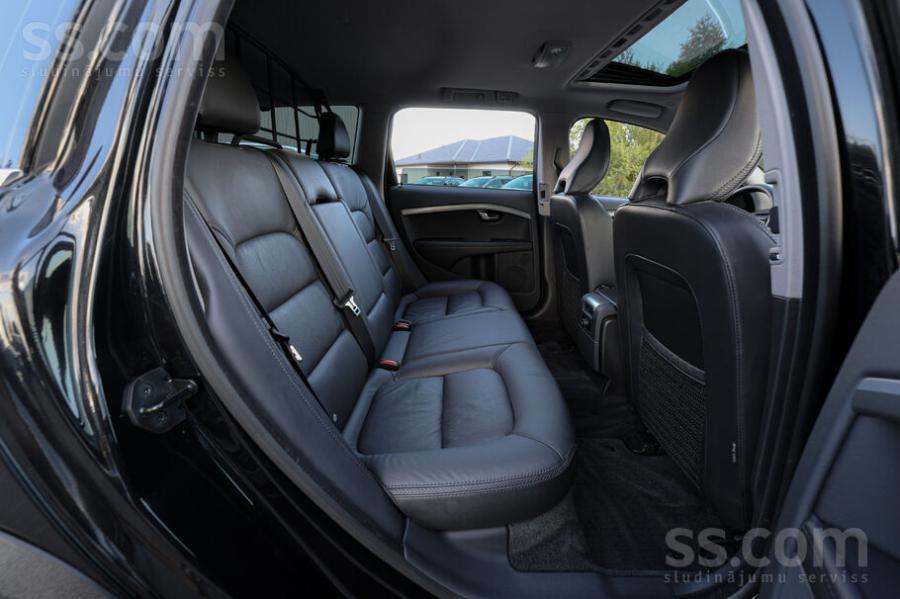 Black Volvo XC70 2012 in Jelgava, with an engine capacity of 2.00 L and mileage of 0 thousand km for 10500 €, photo 12 on AUTOMOTO.COM.LV