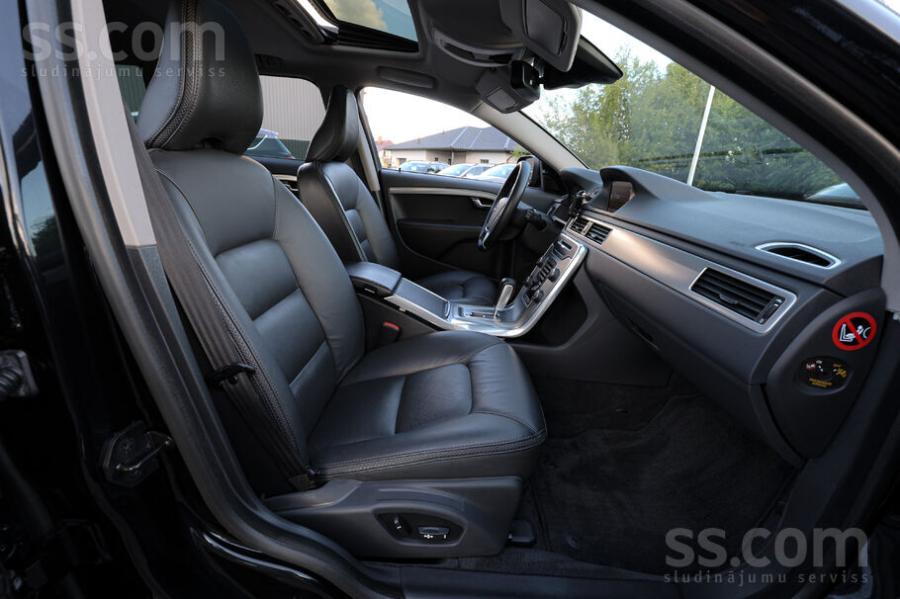 Black Volvo XC70 2012 in Jelgava, with an engine capacity of 2.00 L and mileage of 0 thousand km for 10500 €, photo 13 on AUTOMOTO.COM.LV