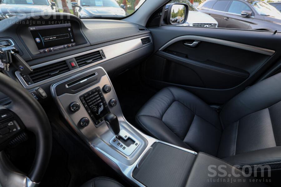 Black Volvo XC70 2012 in Jelgava, with an engine capacity of 2.00 L and mileage of 0 thousand km for 10500 €, photo 21 on AUTOMOTO.COM.LV