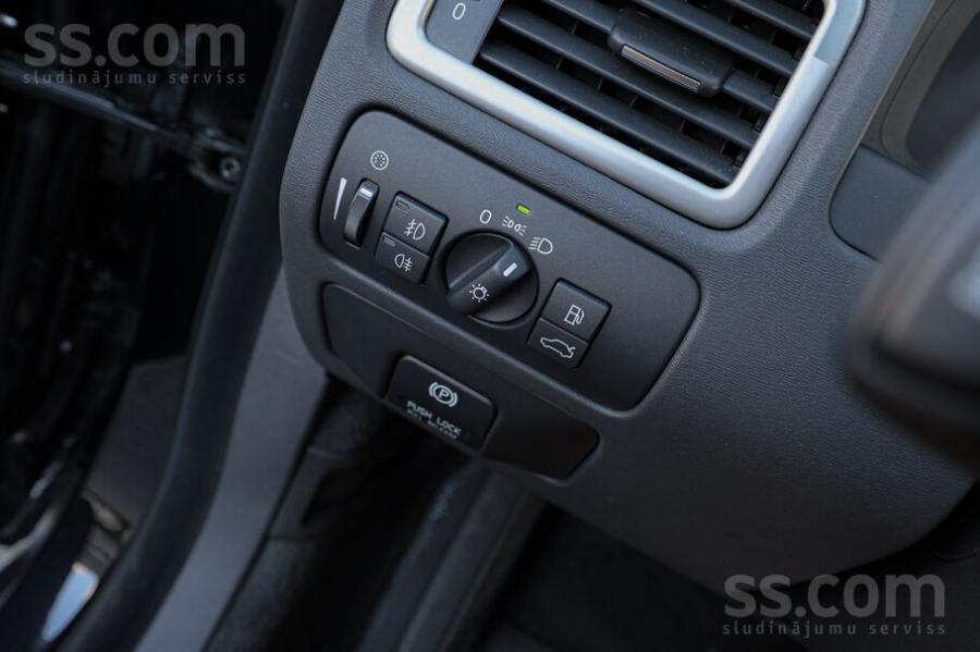 Black Volvo XC70 2012 in Jelgava, with an engine capacity of 2.00 L and mileage of 0 thousand km for 10500 €, photo 24 on AUTOMOTO.COM.LV