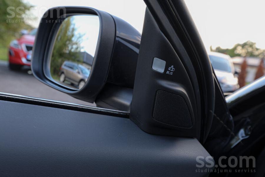 Black Volvo XC70 2012 in Jelgava, with an engine capacity of 2.00 L and mileage of 0 thousand km for 10500 €, photo 25 on AUTOMOTO.COM.LV